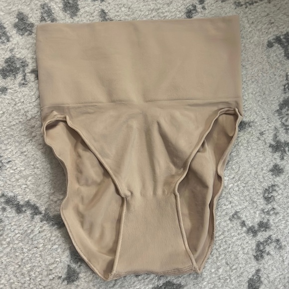 SKIMS | Intimates & Sleepwear | Nwot Skims Core Control Shapewear Brief ...